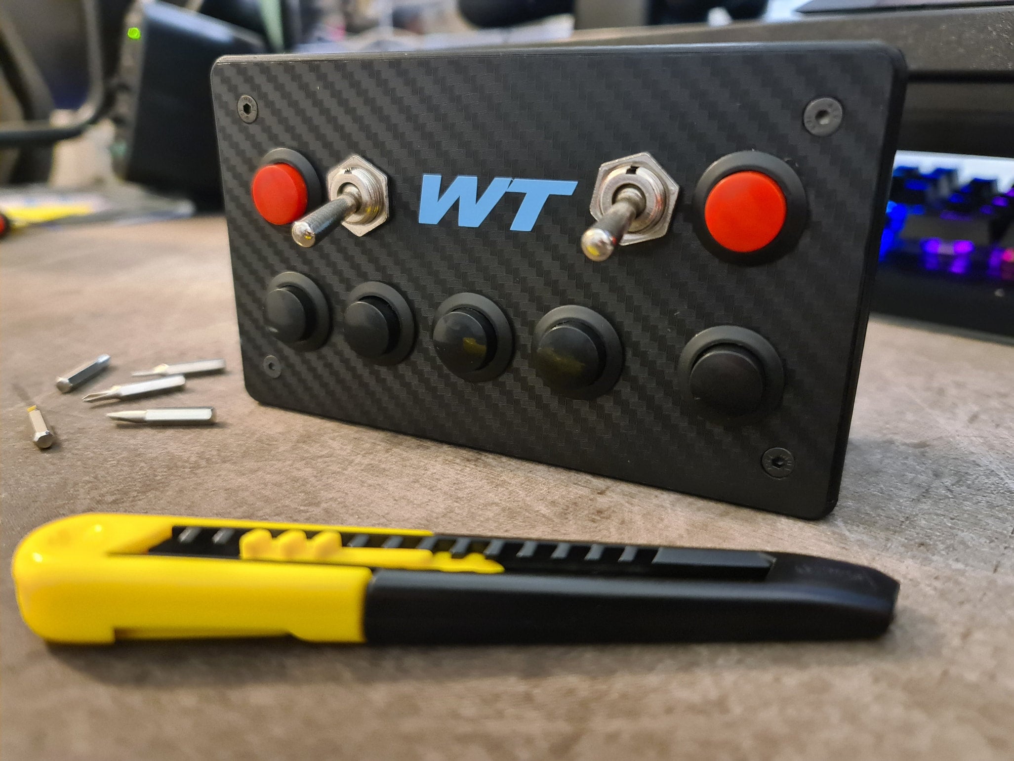 Simple Button Box | Sim 3D